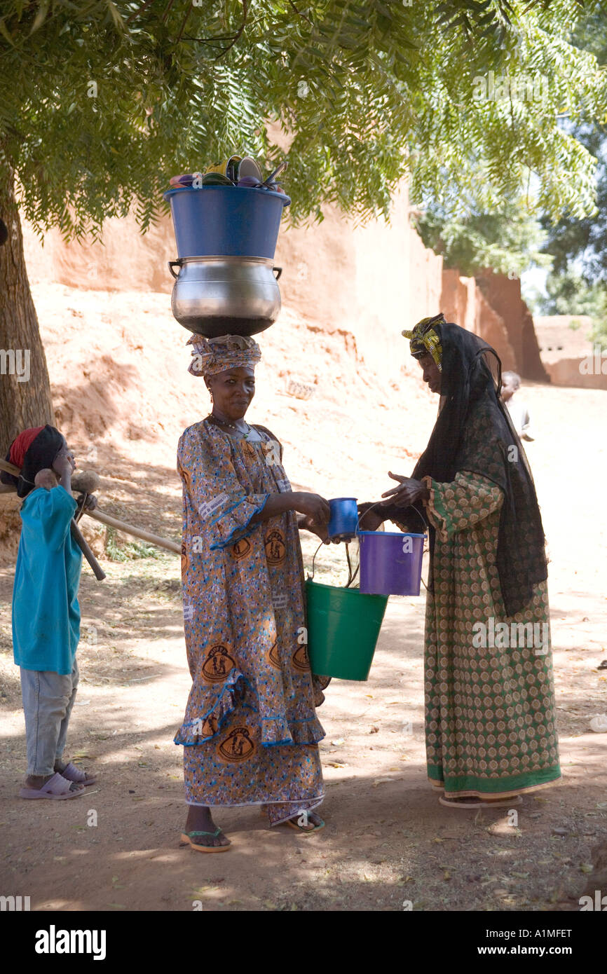 Old woman niger africa niger hi-res stock photography and images - Alamy