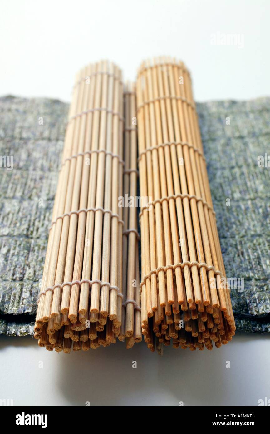 Nori sheets with bamboo mats 2 Stock Photo - Alamy