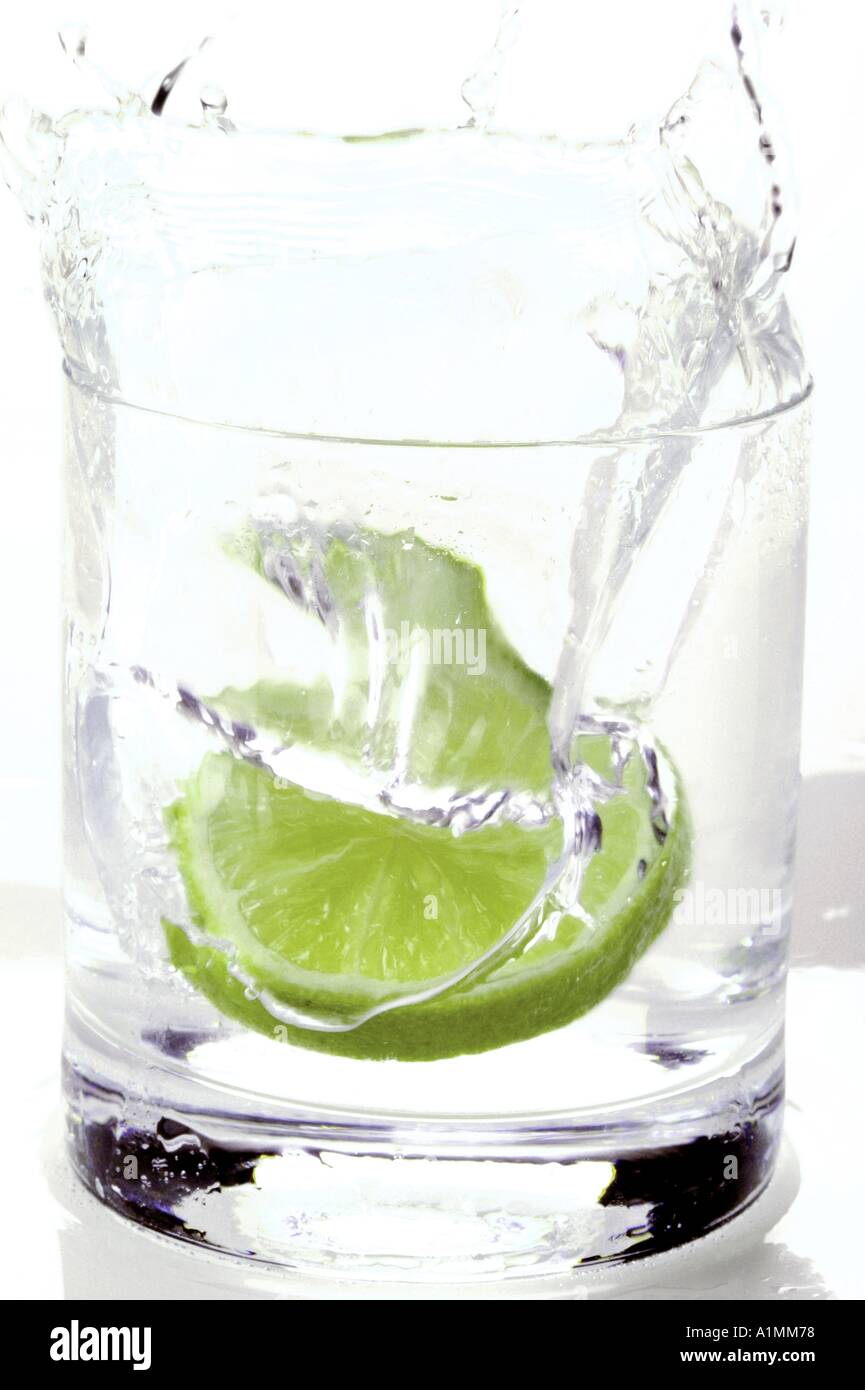 Slice of lime falling into a drink Stock Photo - Alamy