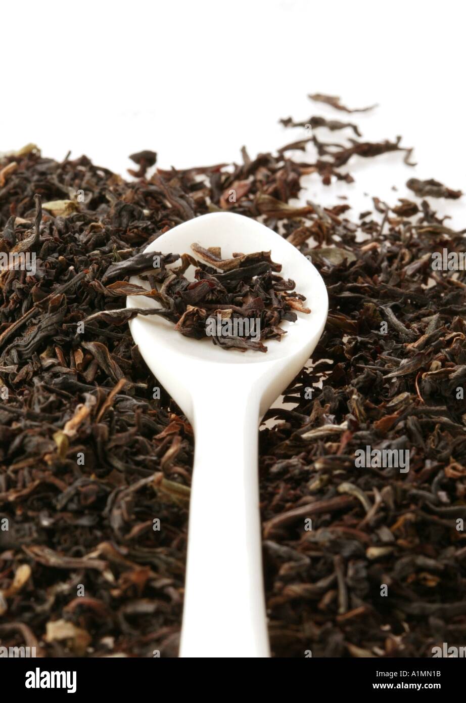 Dry Ceylon tea with spoon Stock Photo - Alamy