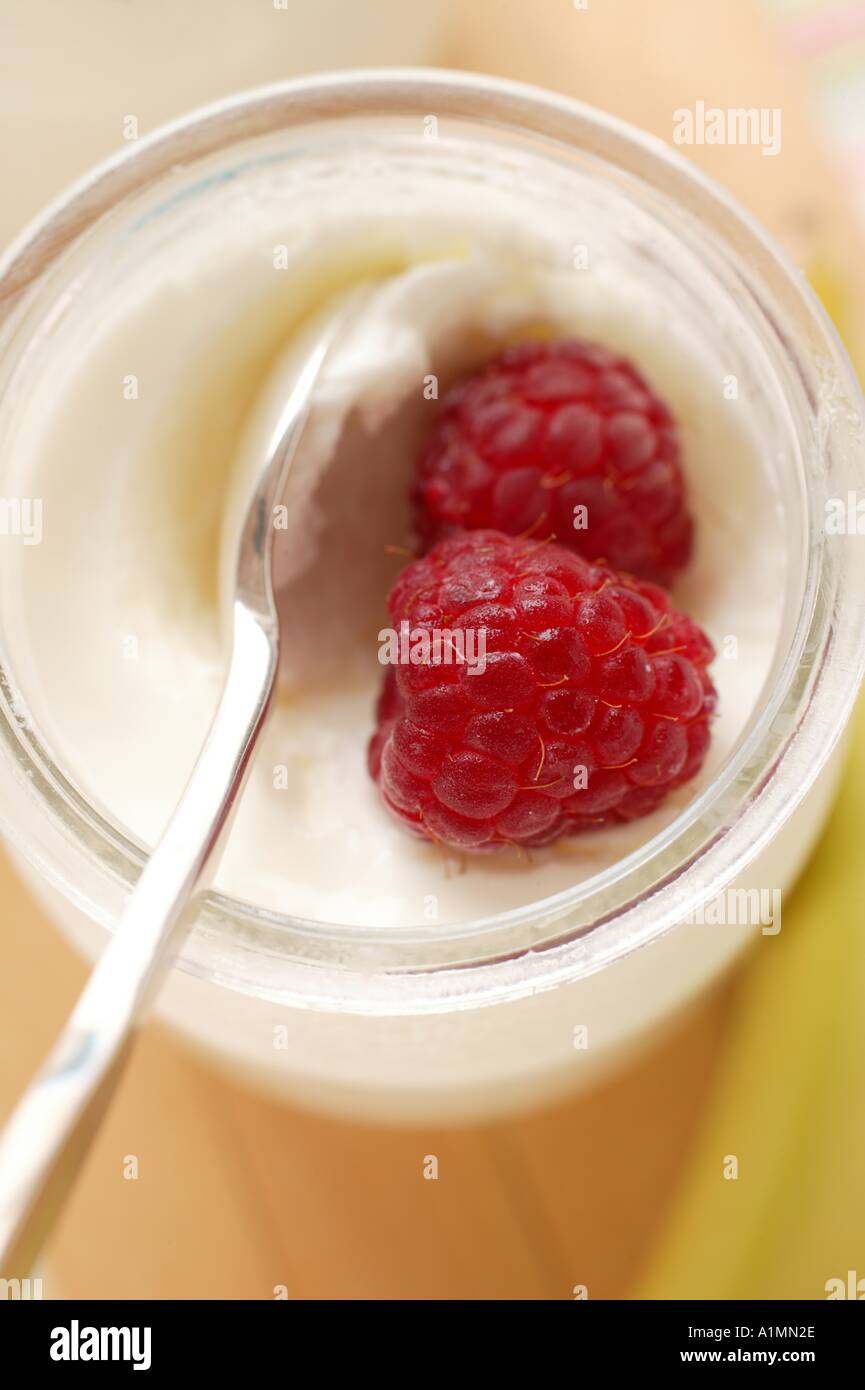 Jar of yoghurt with fresh raspberries Stock Photo - Alamy