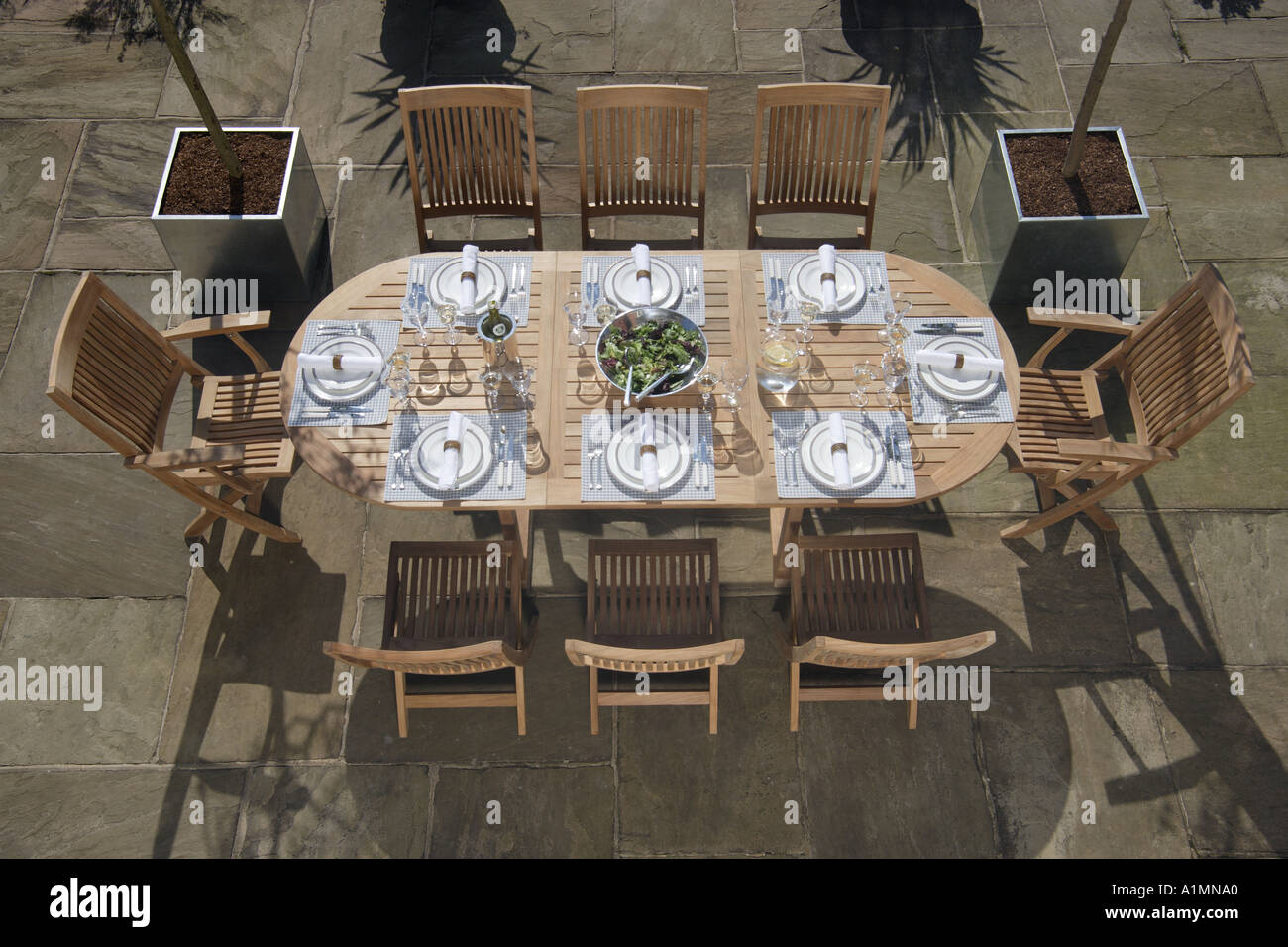 Table laid for al fresco dining hi-res stock photography and images - Alamy
