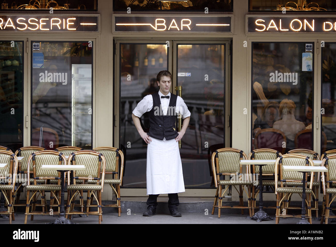 A Paris waiter waits for customers Stock Photo - Alamy