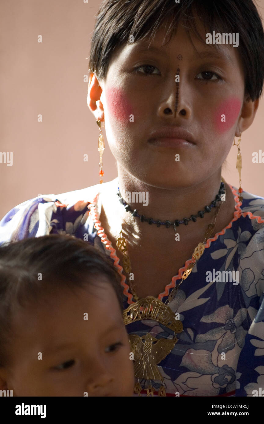 Kuna indian from panama Stock Photo - Alamy