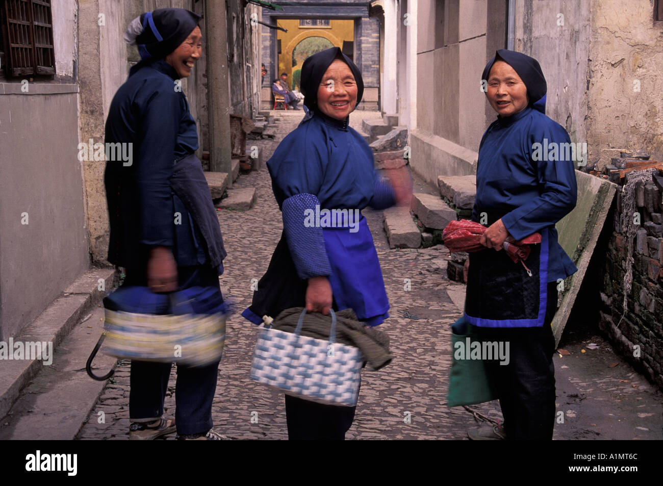 Elderly women in traditional hi-res stock photography and images - Alamy