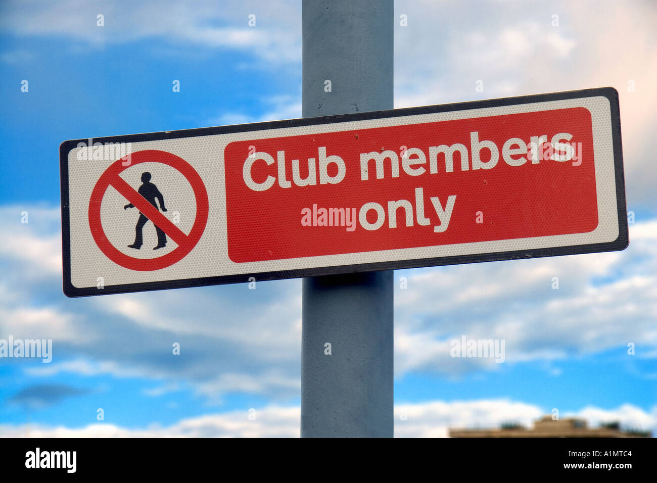 Sign saying club members only Stock Photo - Alamy