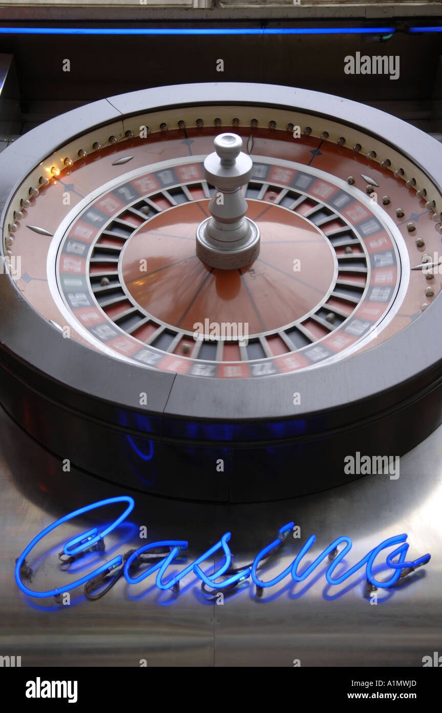 Retro roulette wheel hi-res stock photography and images - Alamy