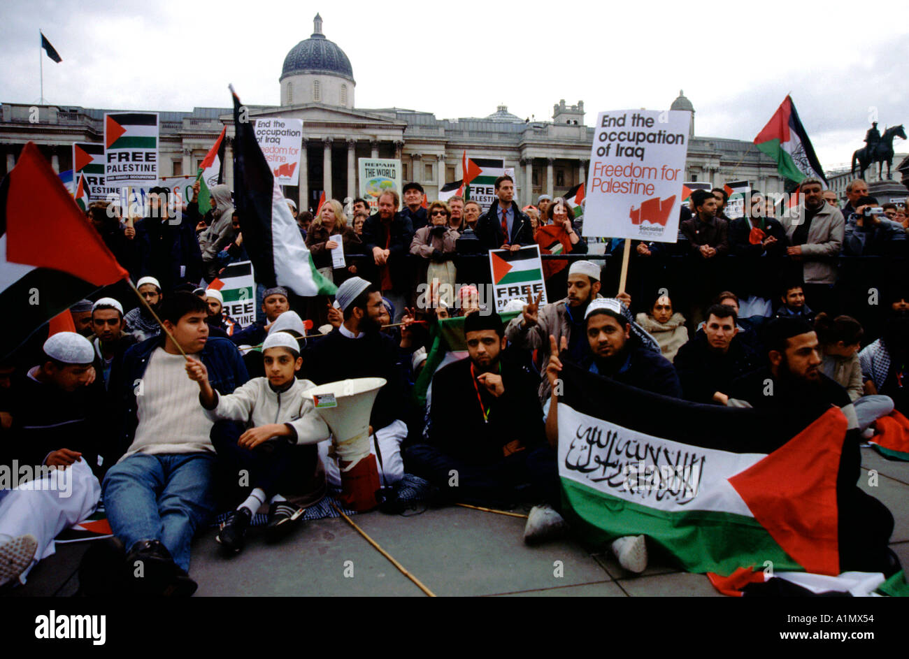 Muslim association protests war against Iraq and occupation of ...