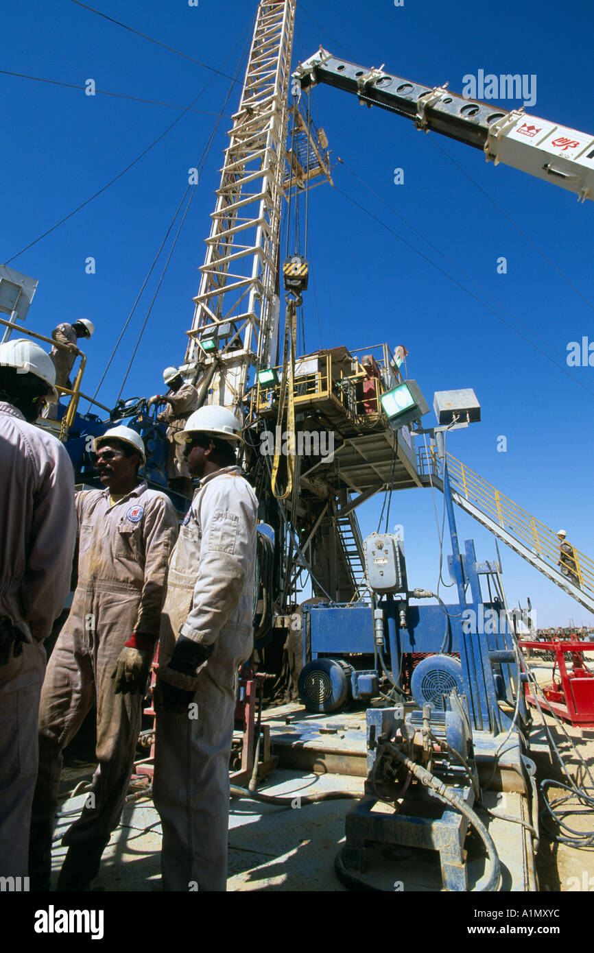Oman oil rig hi-res stock photography and images - Alamy