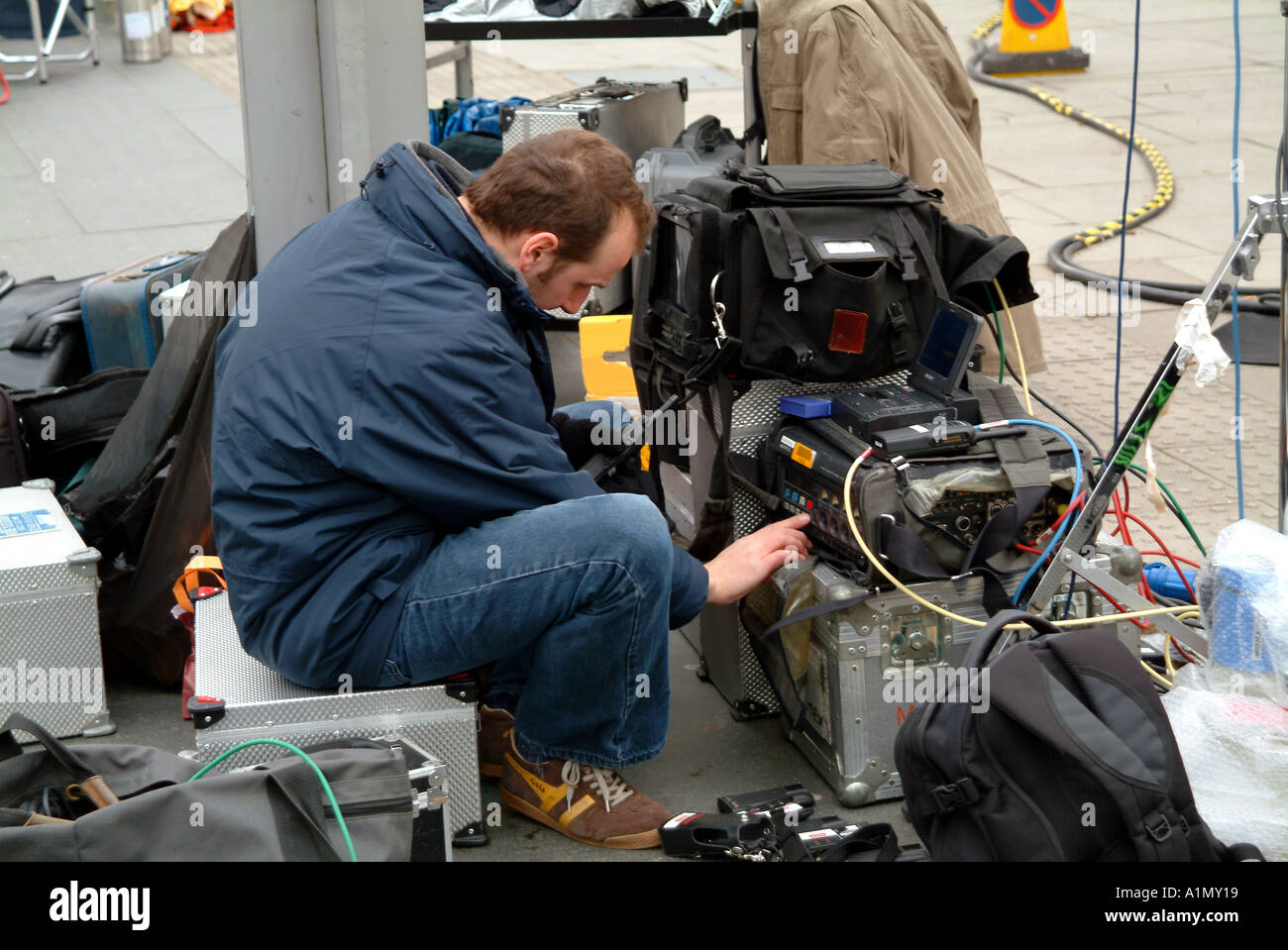 SOUND ENGINEER ON DUTY FILM SET 2005 LONDON Stock Photo - Alamy