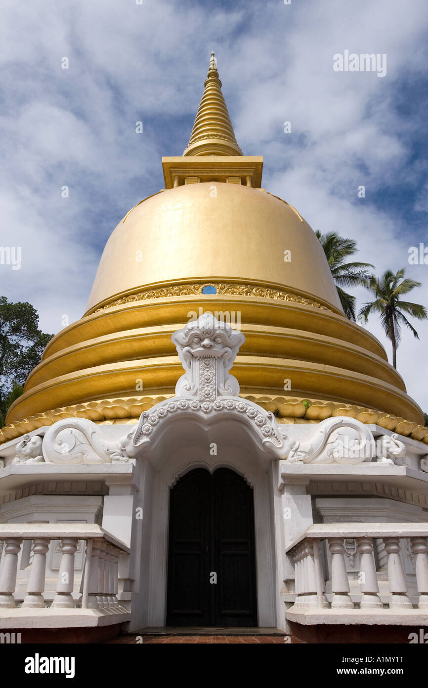 Golden stupa at the entrance to the Dambulla Cave Temples in Sri Lanka ...