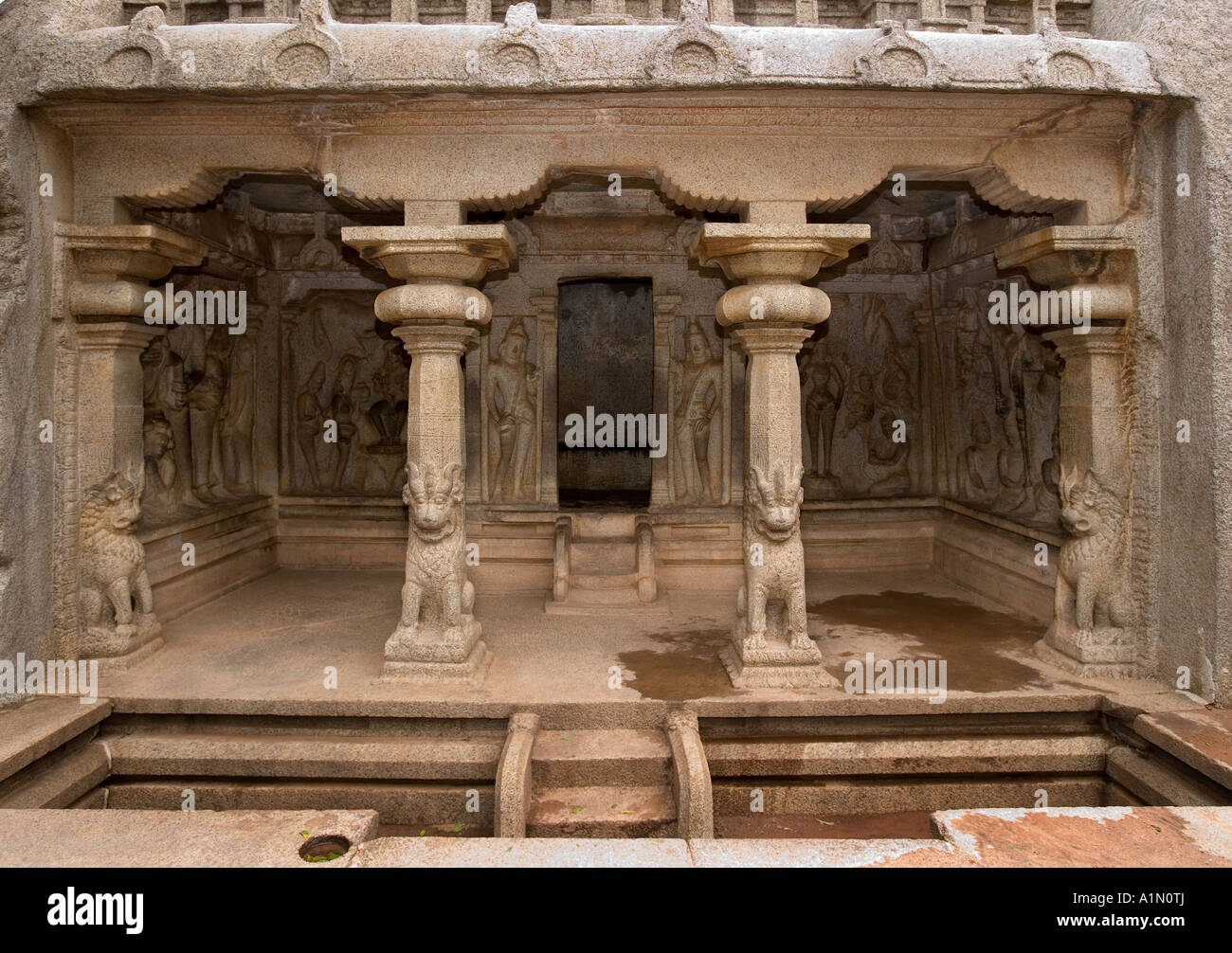 Mandapa monolithic rock hi-res stock photography and images - Alamy
