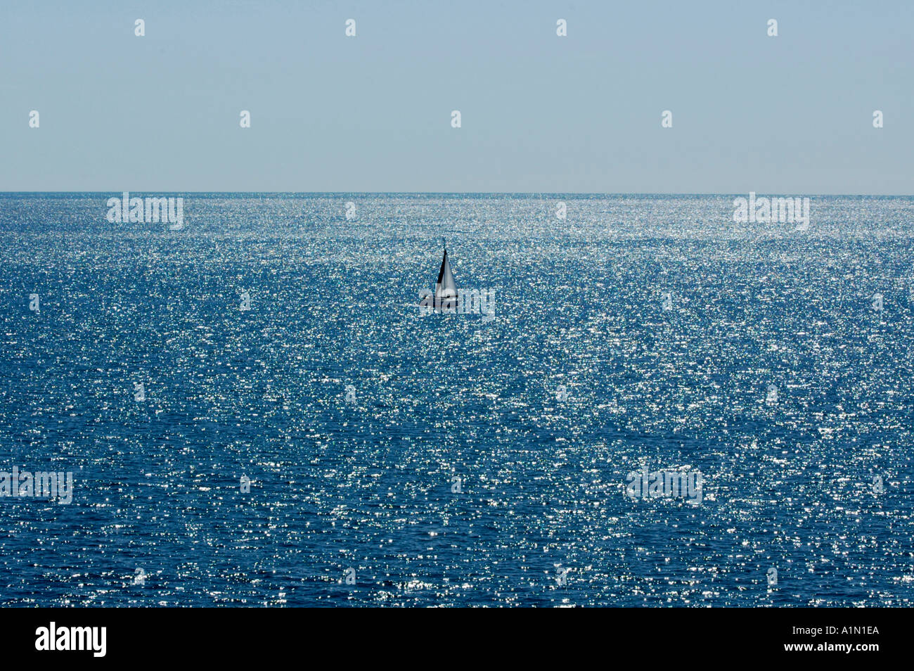 Deep blue skies horizons hi-res stock photography and images - Alamy