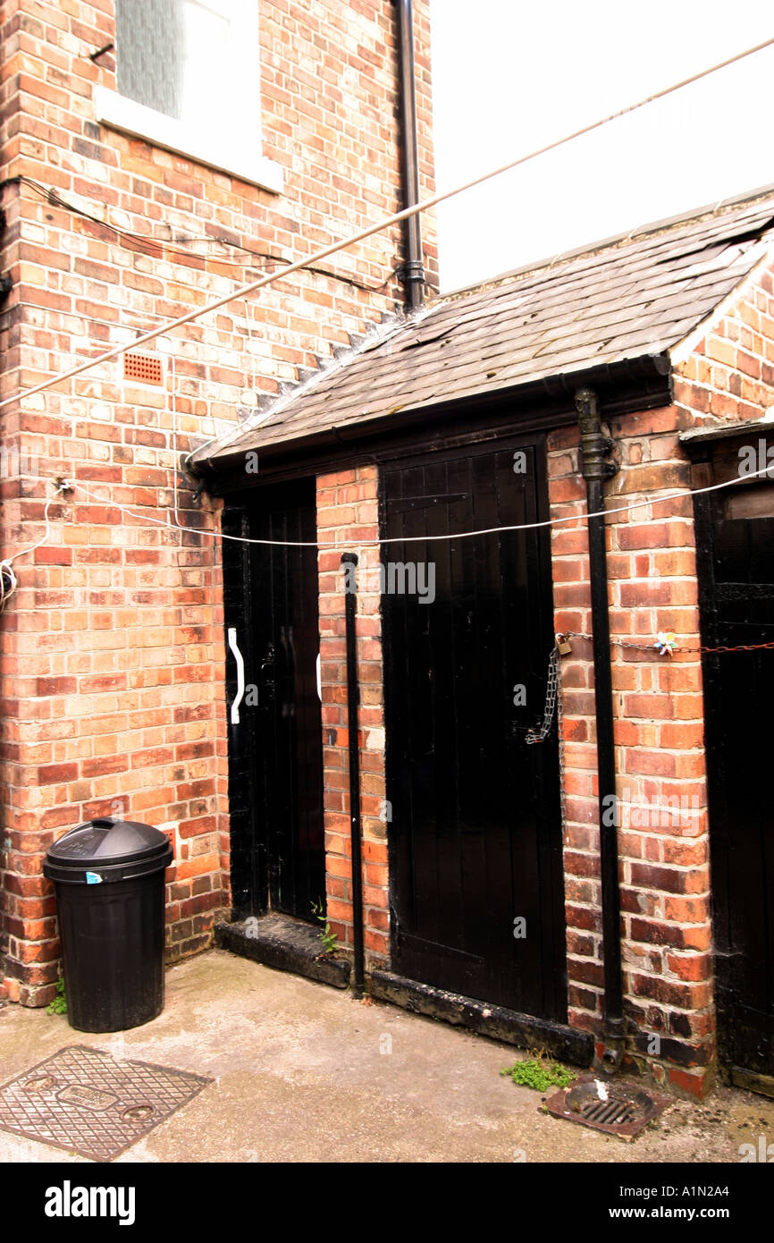 Victorian outhouse and yard Two up and two down terrace house in ...