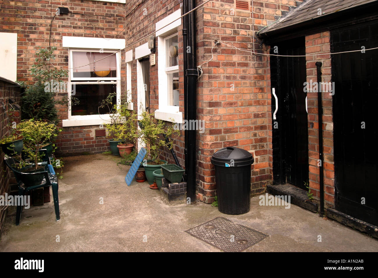Victorian outhouse and yard Two up and two down terrace house in ...