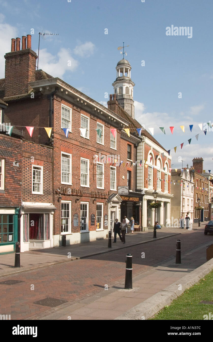 Rochester kent high street dickens hi-res stock photography and images ...