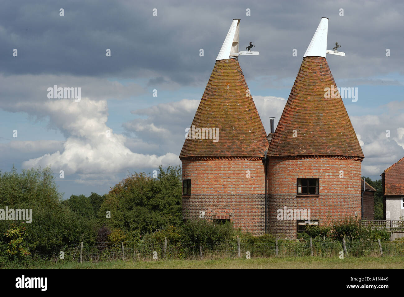 Kent houses hi-res stock photography and images - Alamy