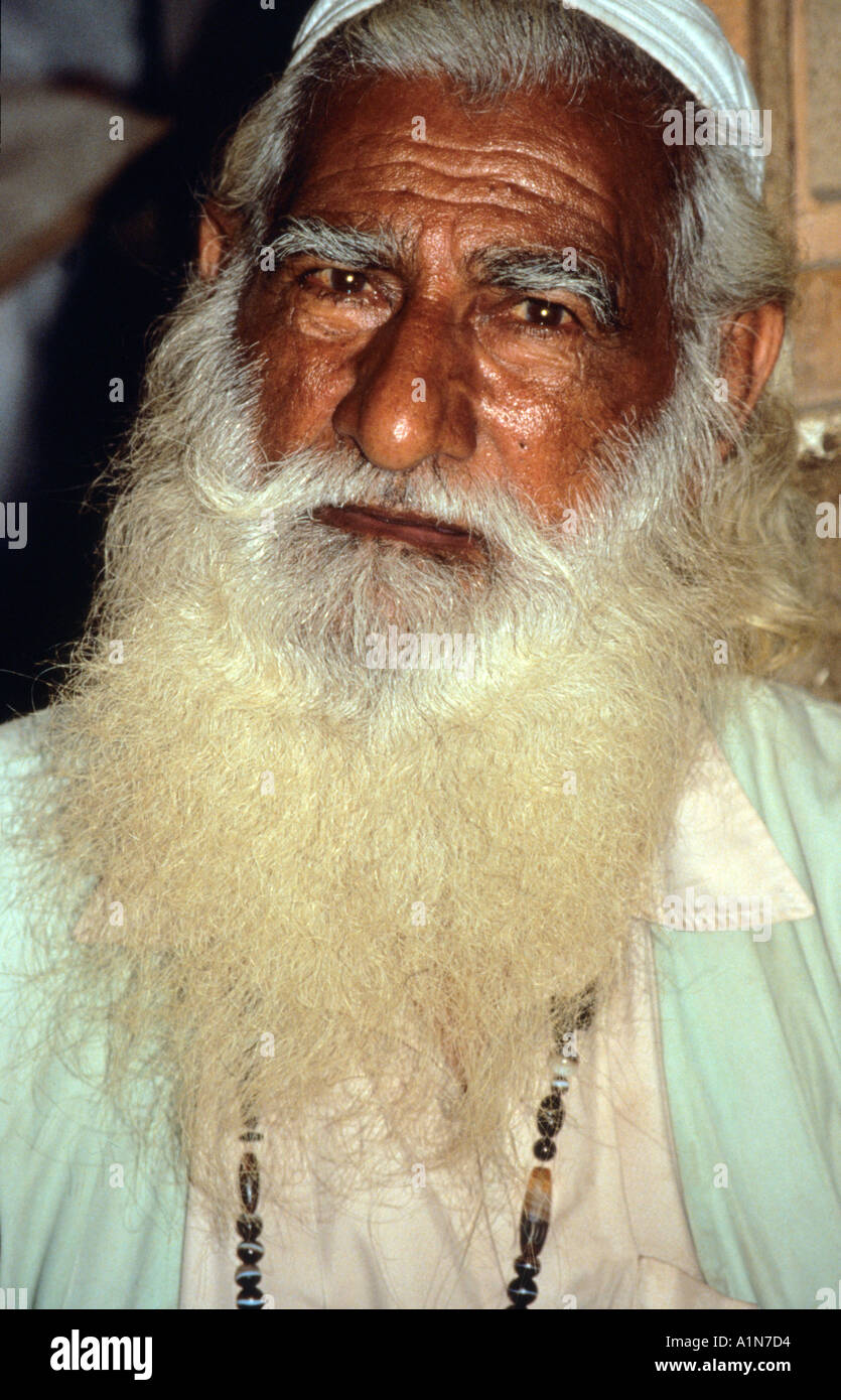 Bearded Pakistani elder in the bazaar at Peshawar Stock Photo - Alamy