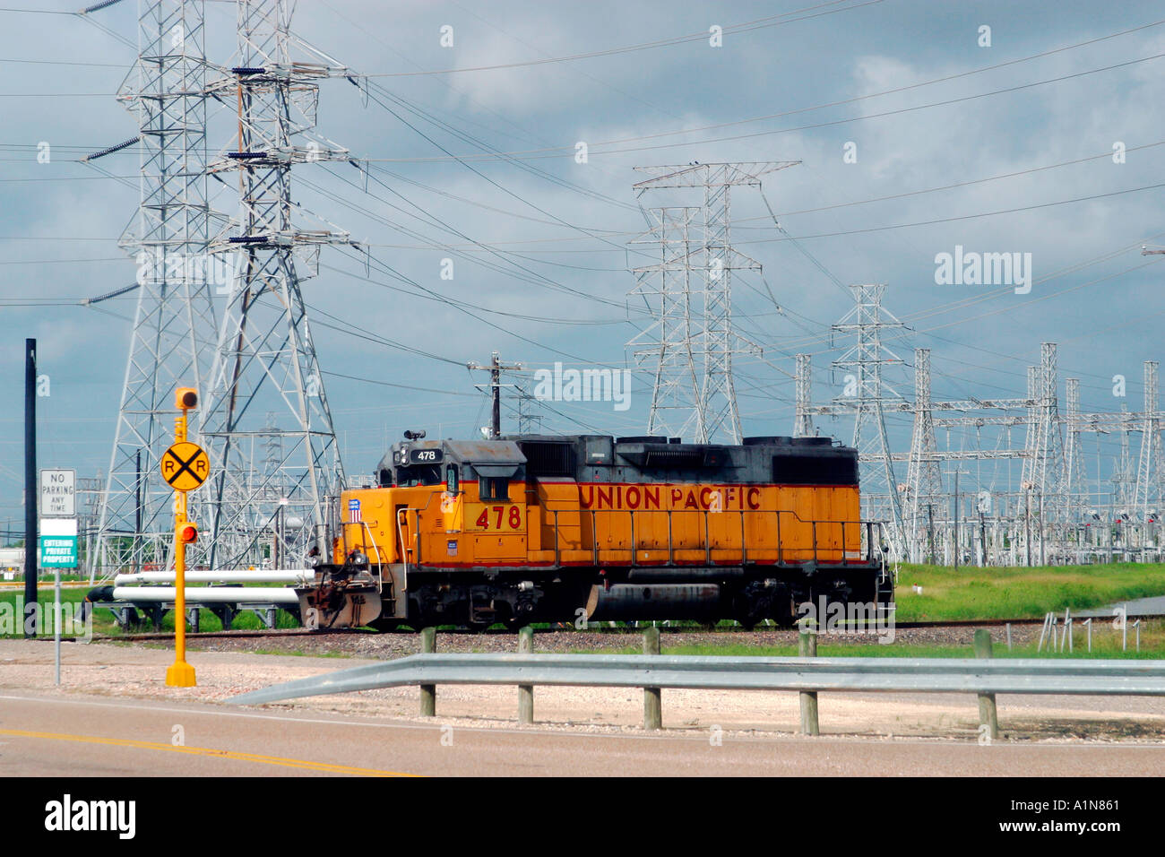 Electricity powered train engine hi-res stock photography and images ...