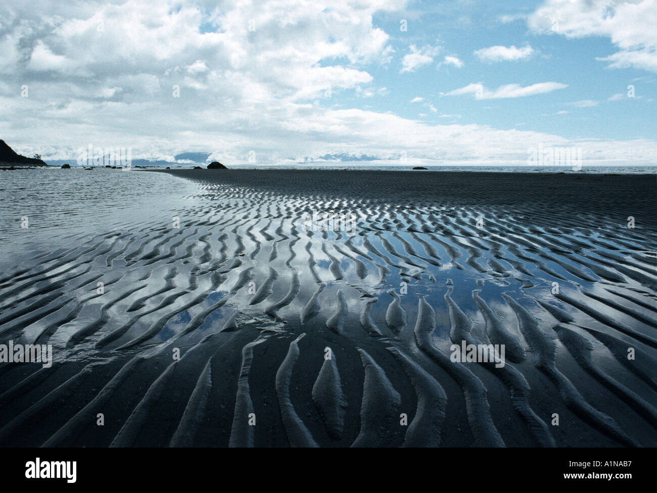 Area between tide marks hi-res stock photography and images - Alamy