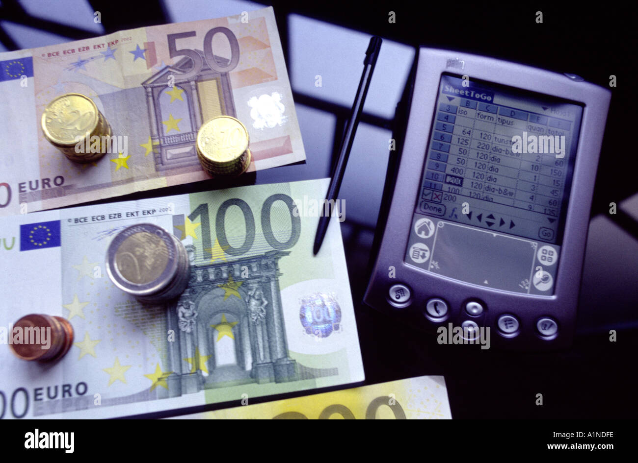 Bank note sheet hi-res stock photography and images - Alamy