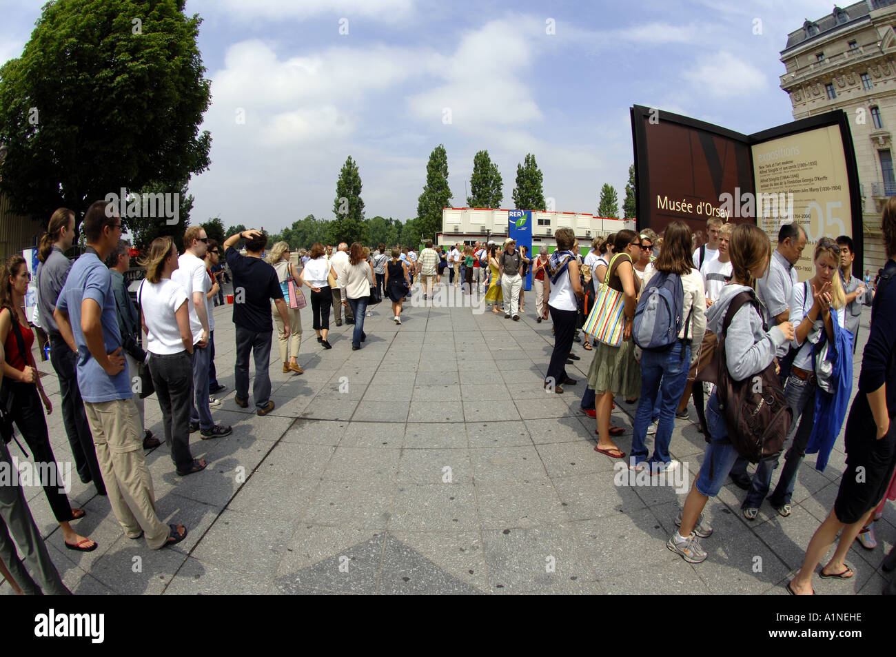 queue musee d'orsay building architecture visitors people tourists ...