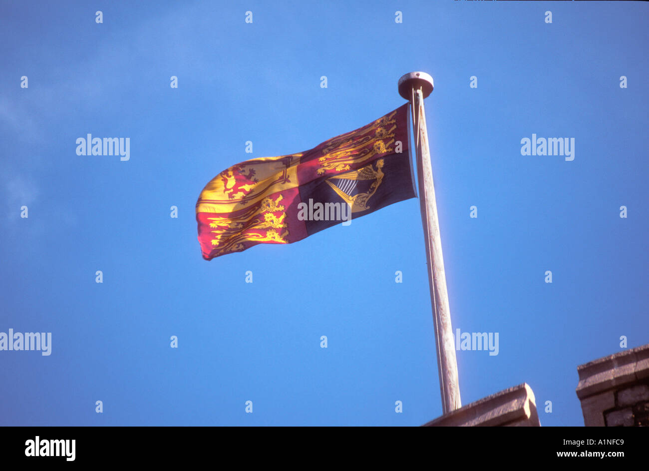 Windsor castle flying royal standard hi-res stock photography and ...