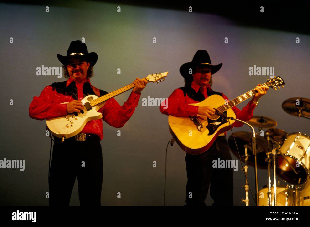 COUNTRY WESTERN MUSICIANS PLAYING LIVE ON STAGE BRANSON MISSOURI USA ...