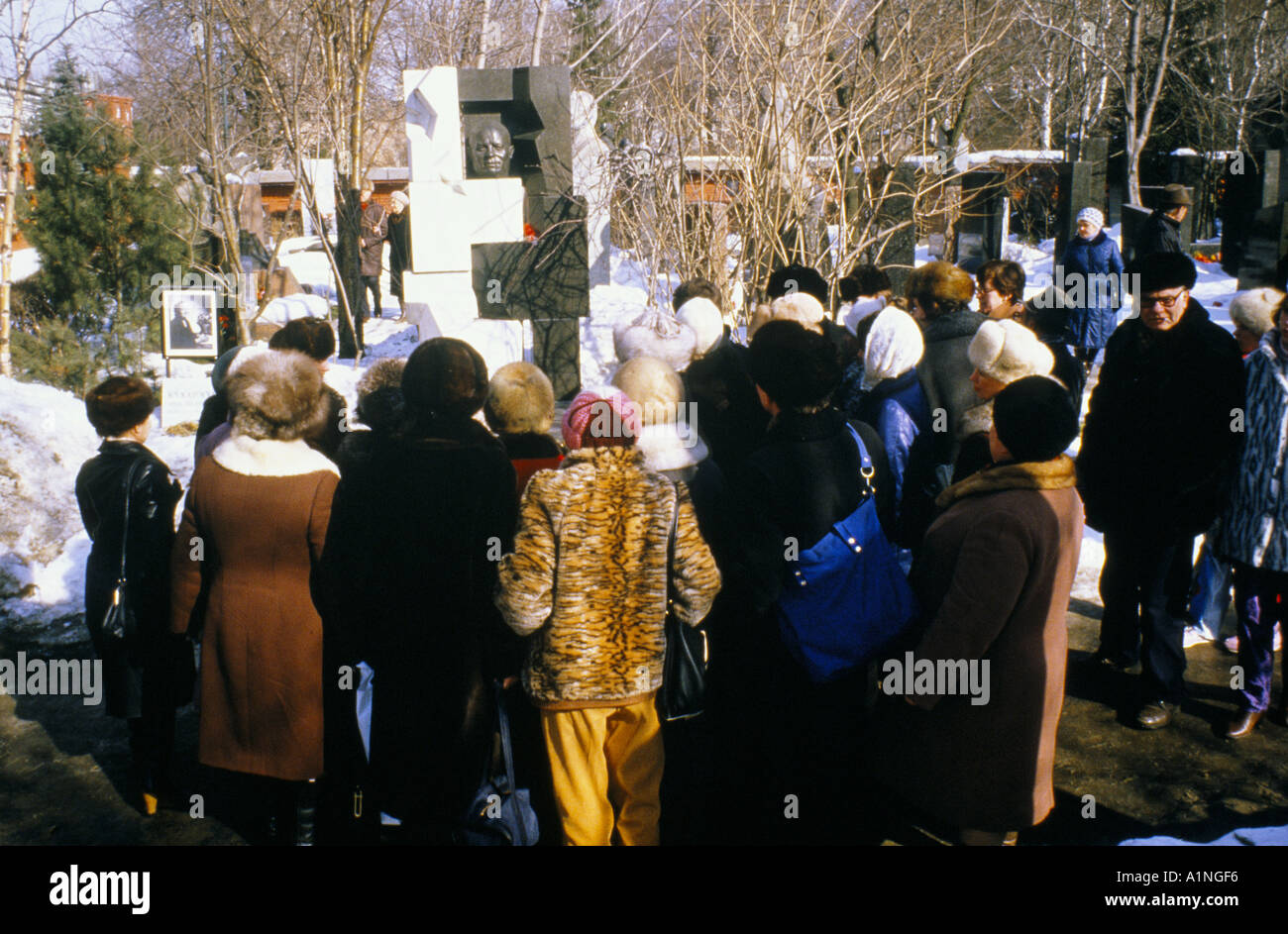Novodevichi cemetery hi-res stock photography and images - Alamy