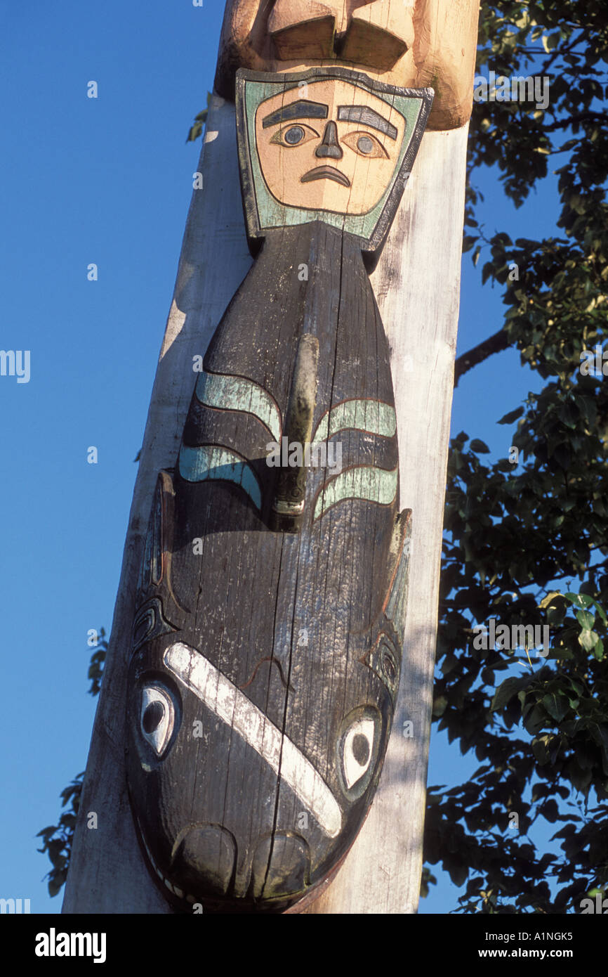 Whale totem pole hi-res stock photography and images - Alamy
