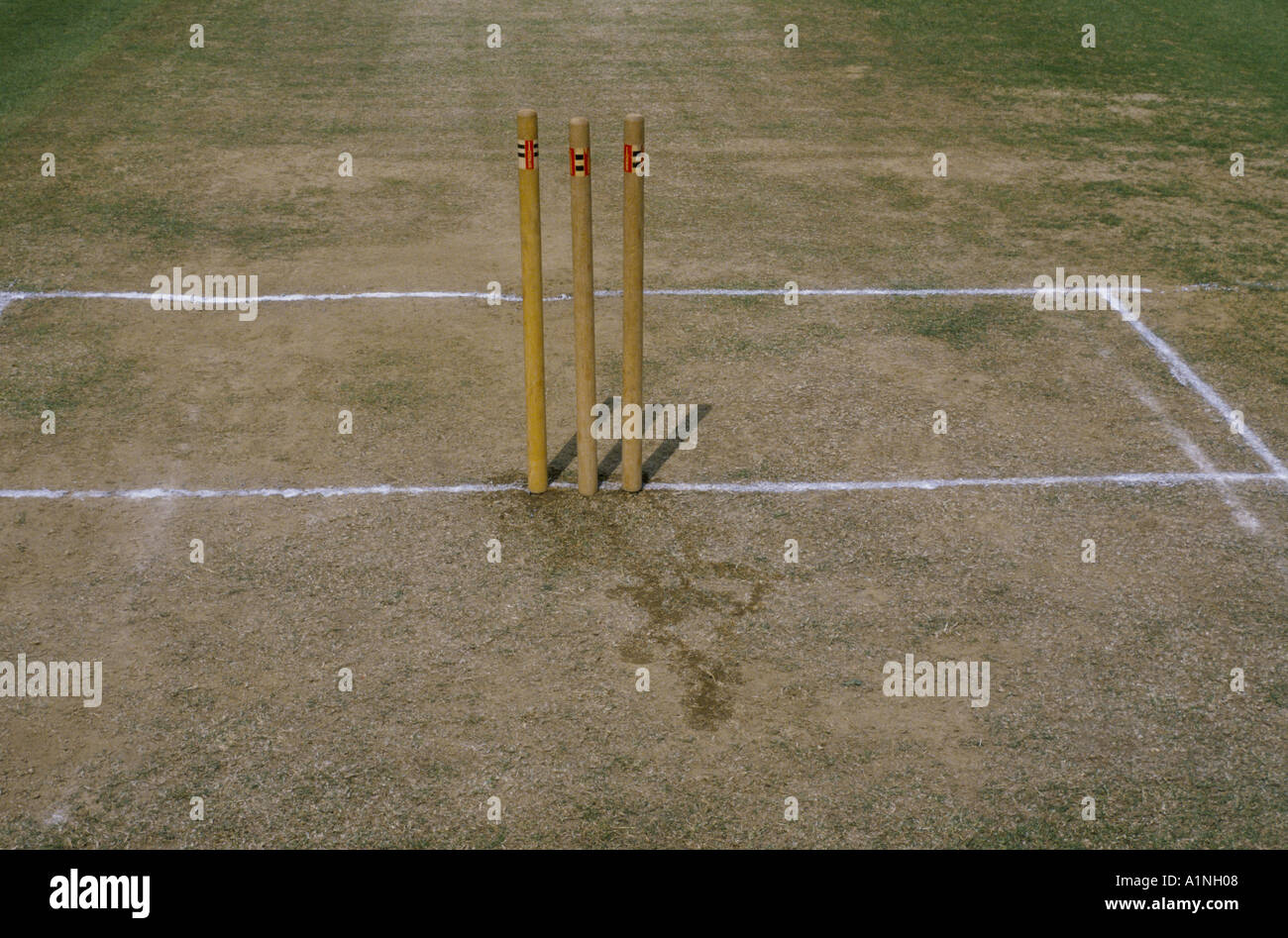 WEEKEND AMATEUR CRICKET BAILS Stock Photo - Alamy