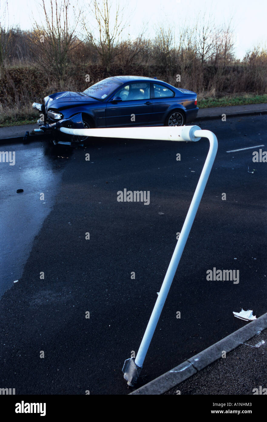 Damaged street lamp light post hi-res stock photography and images - Alamy