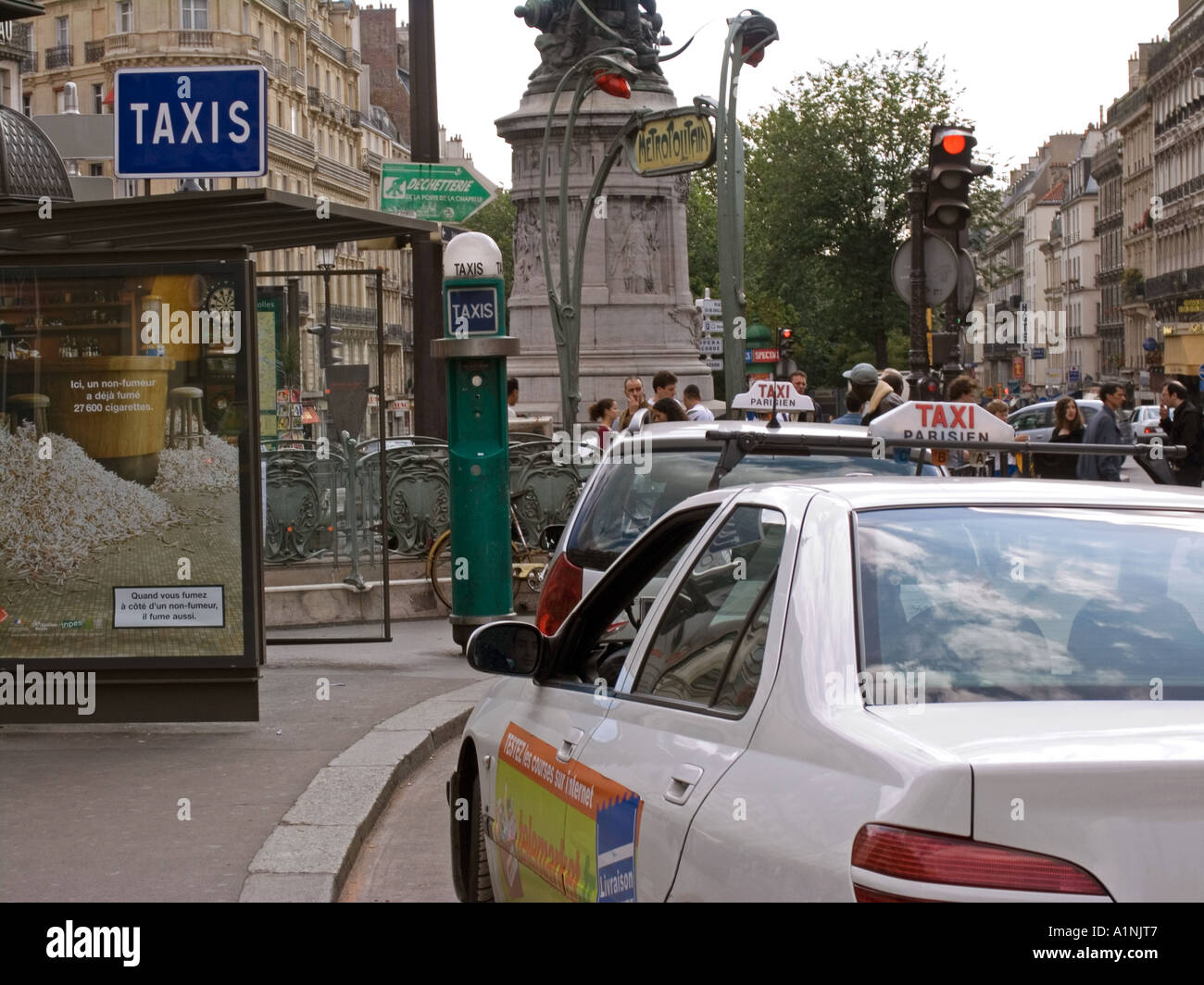 Taxi rank in Paris, France Stock Photo - Alamy