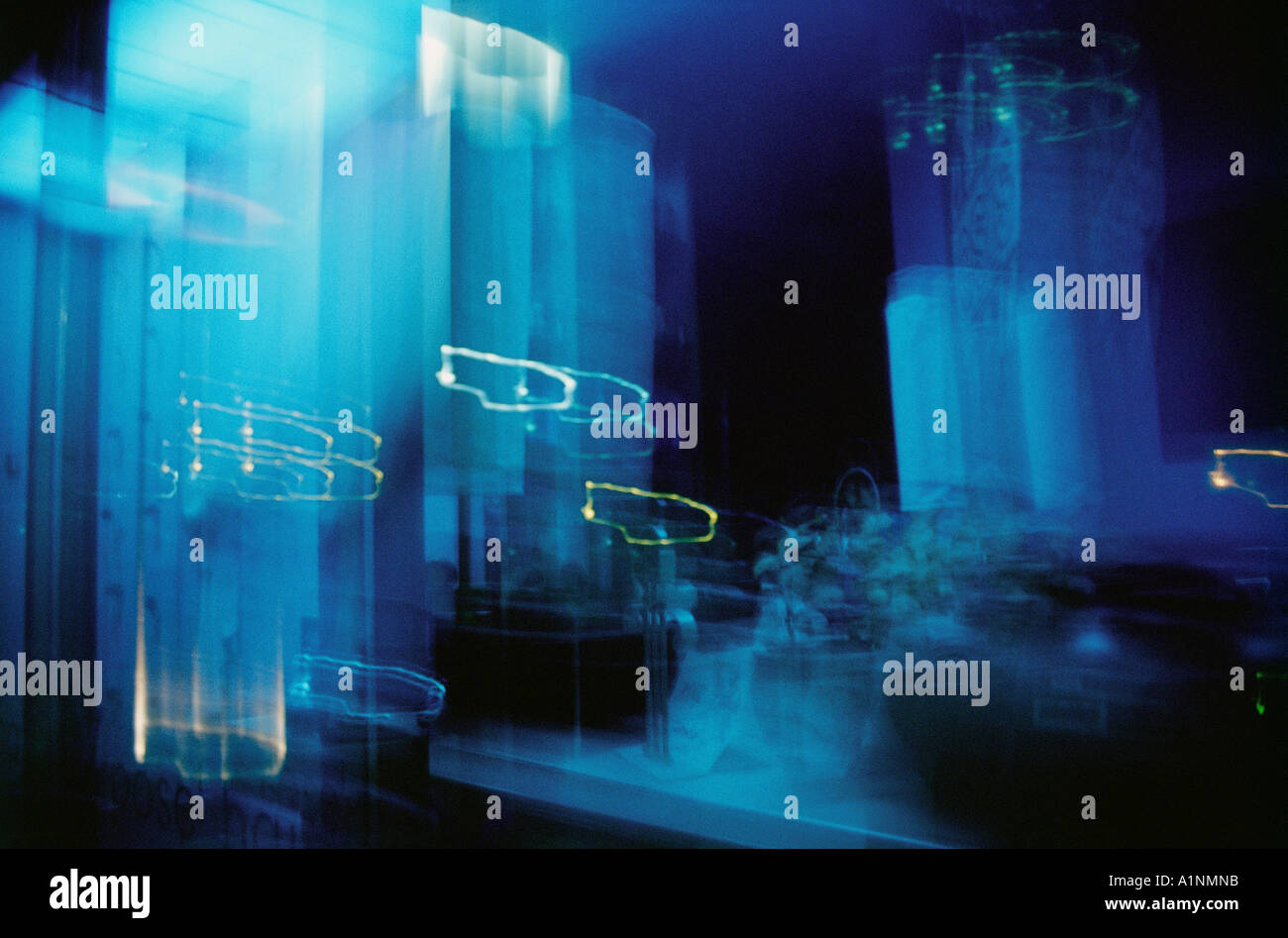 Ambiguous patterns illusion hi-res stock photography and images - Alamy