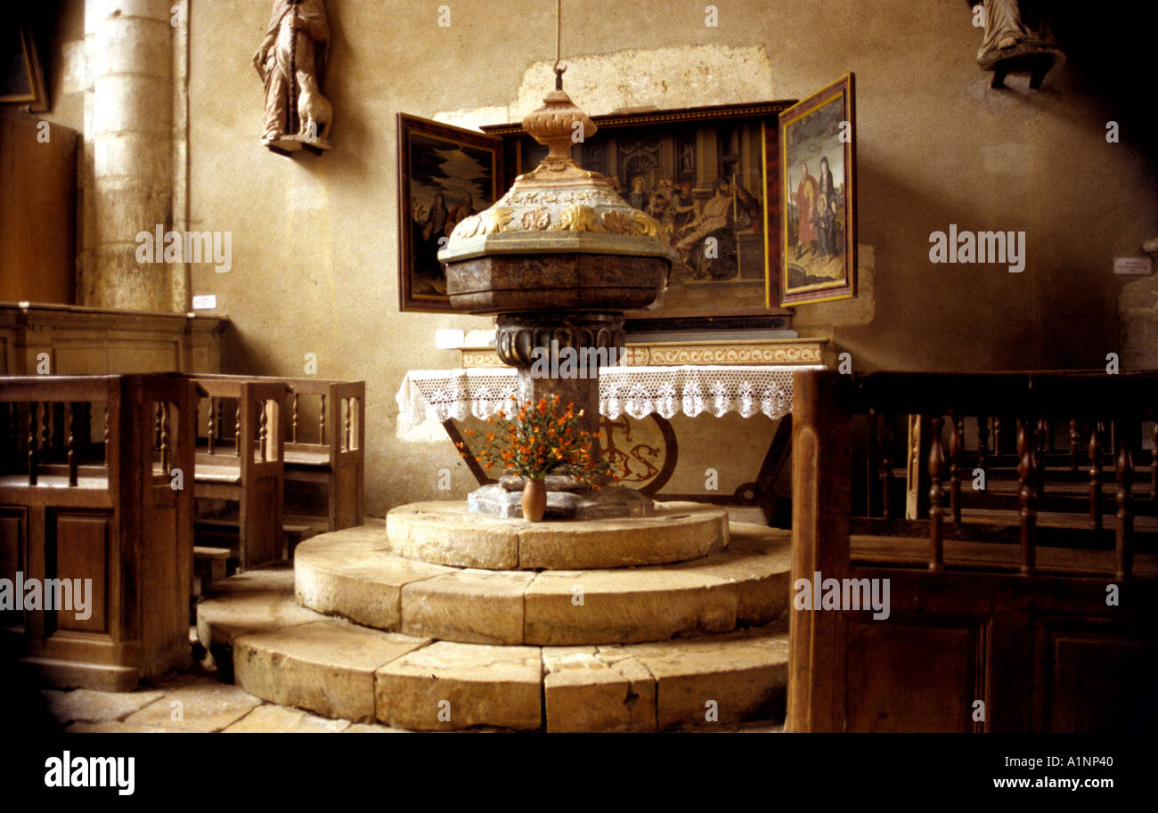 Baptism font hi-res stock photography and images - Alamy