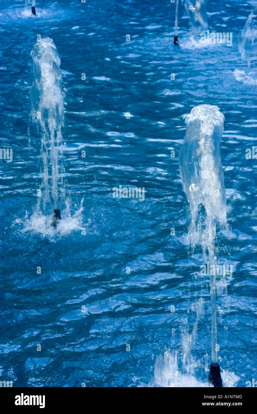 water squirting from a fountain Stock Photo - Alamy