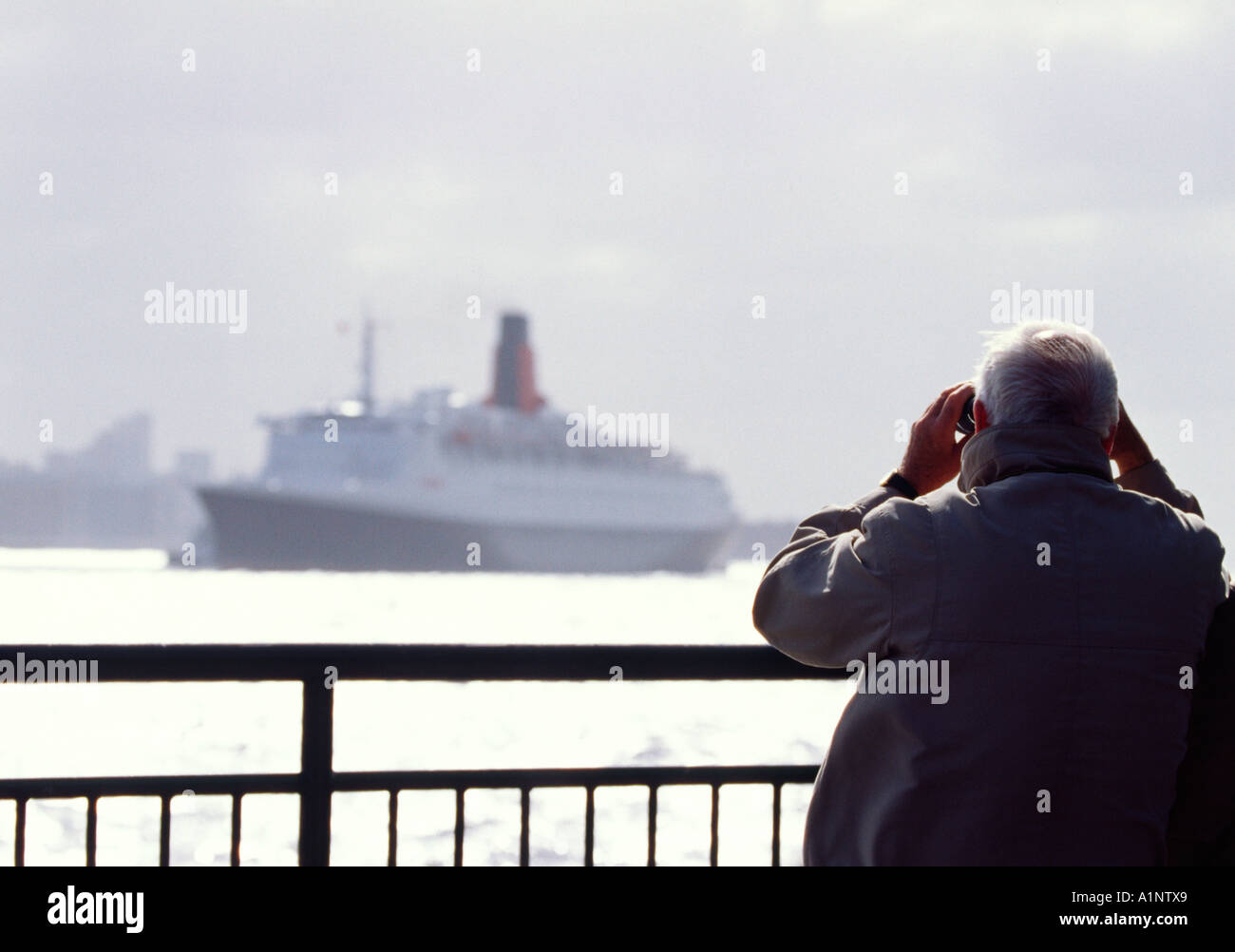 Viewing the QE2 Stock Photo - Alamy