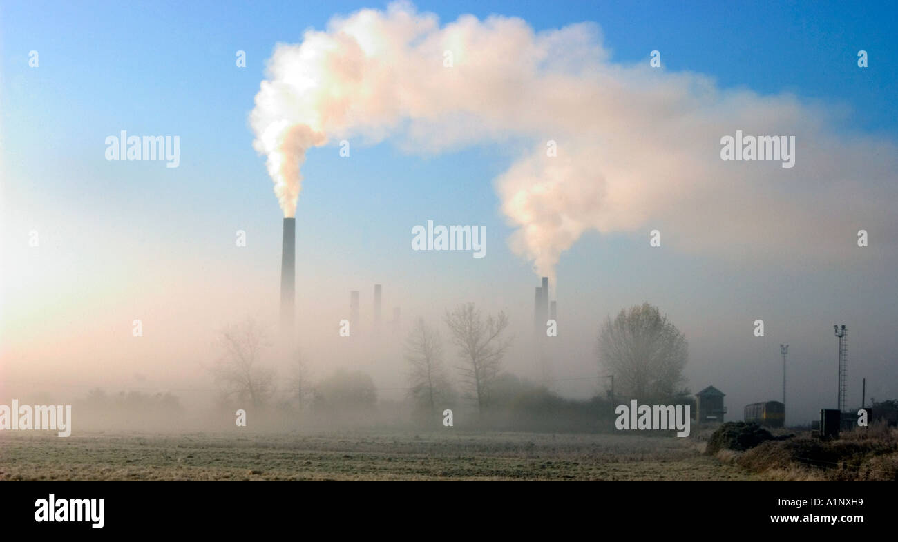 stewartby chimneys smoking pollution in brick works carbon footprint ...