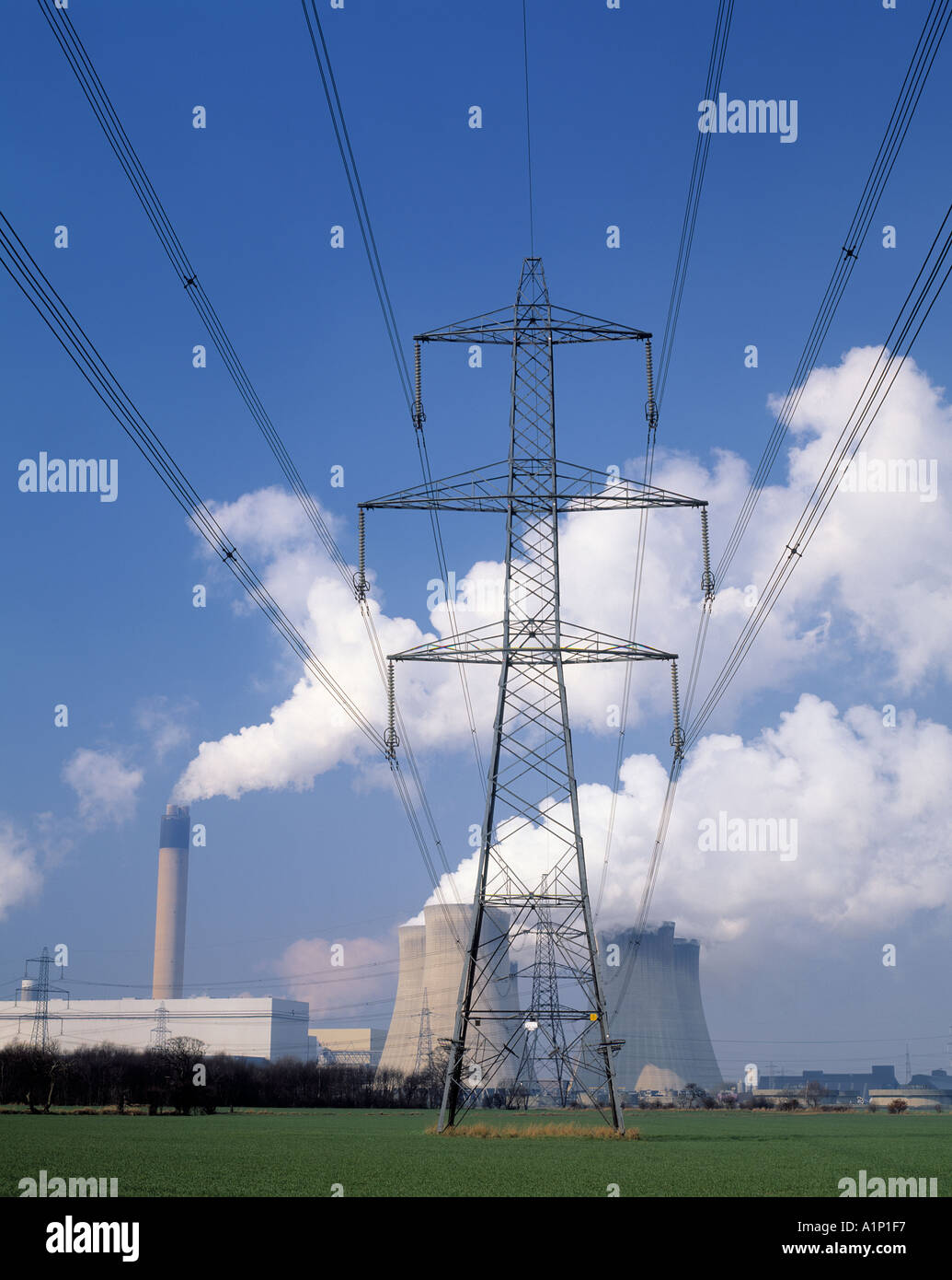 Cooling Towers And electricity pylon of the National Grid Drax ...