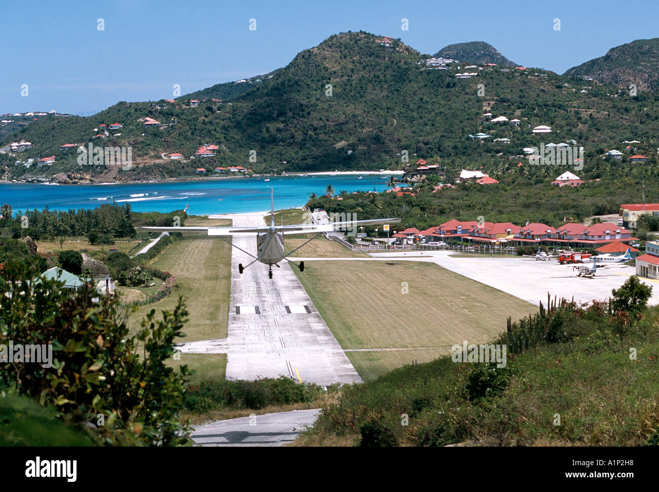 St barthelemy airport hi-res stock photography and images - Alamy