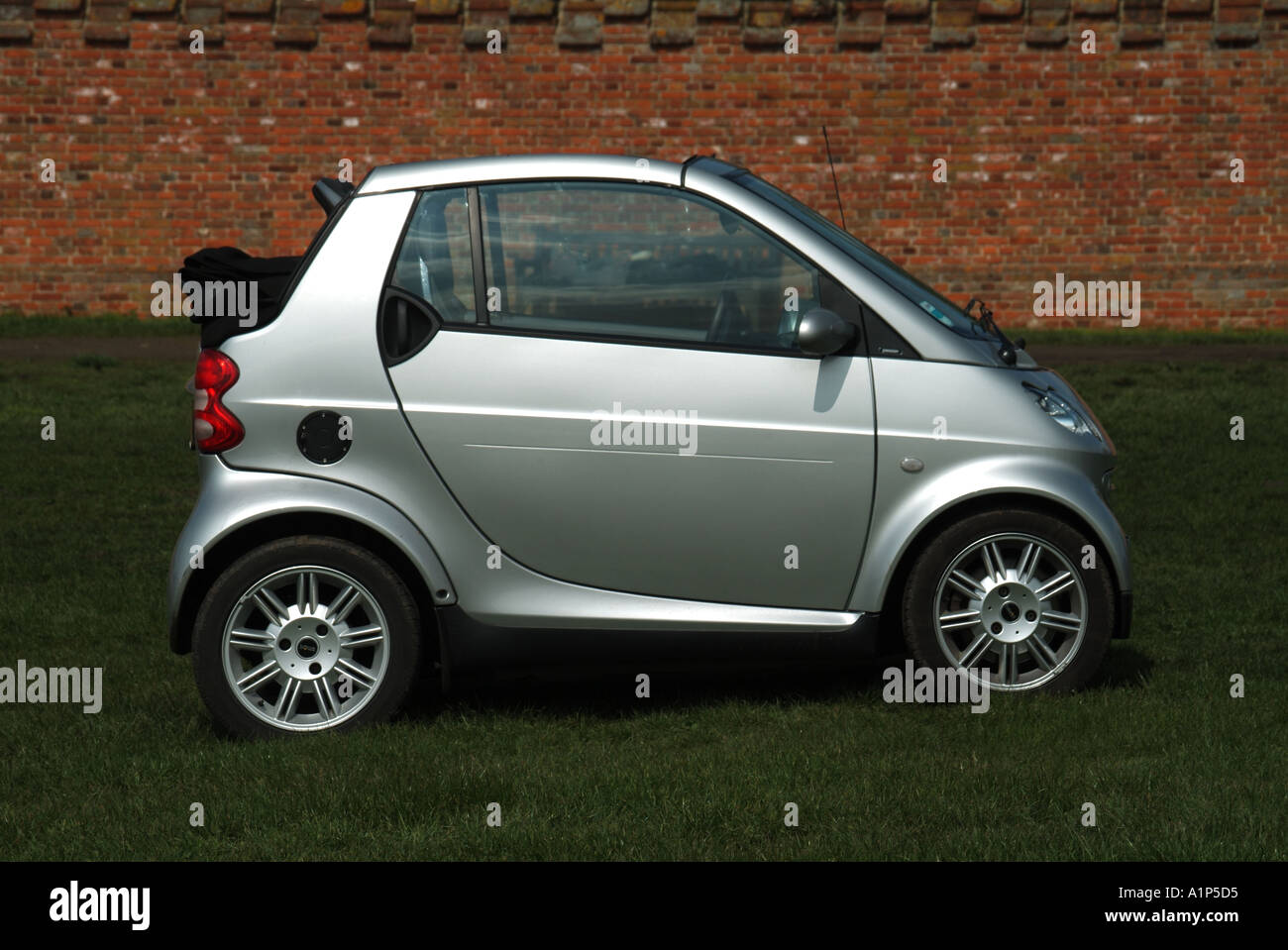Smart car uk car park hi-res stock photography and images - Alamy