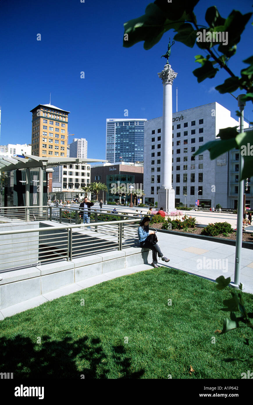 Downtown shopping union square hi-res stock photography and images - Alamy