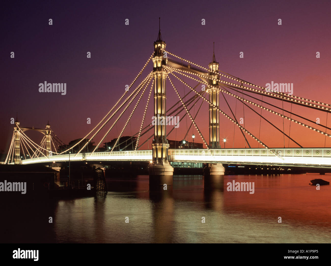 Albert bridge at night hi-res stock photography and images - Alamy