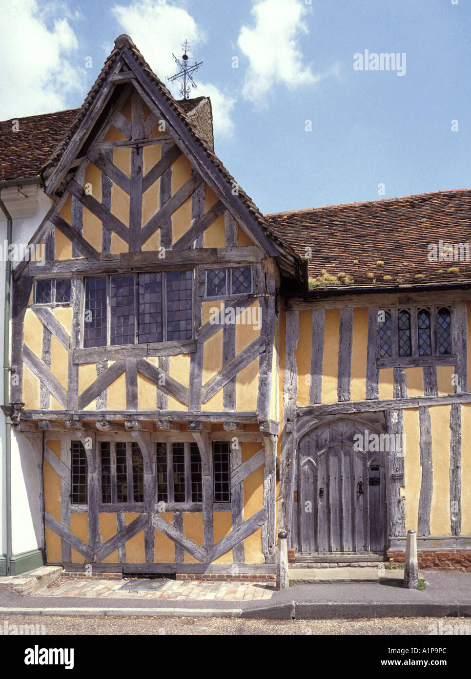 15th century english country house hi-res stock photography and images ...