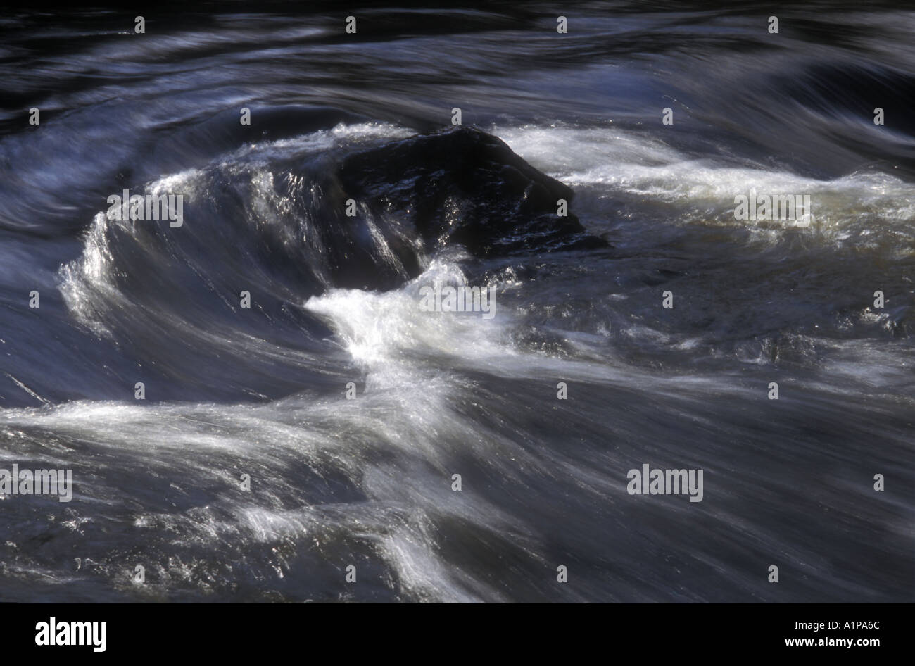 STANDING WAVE FLOW DETAIL RIVER TEIGN DEVON ENGLAND Stock Photo - Alamy