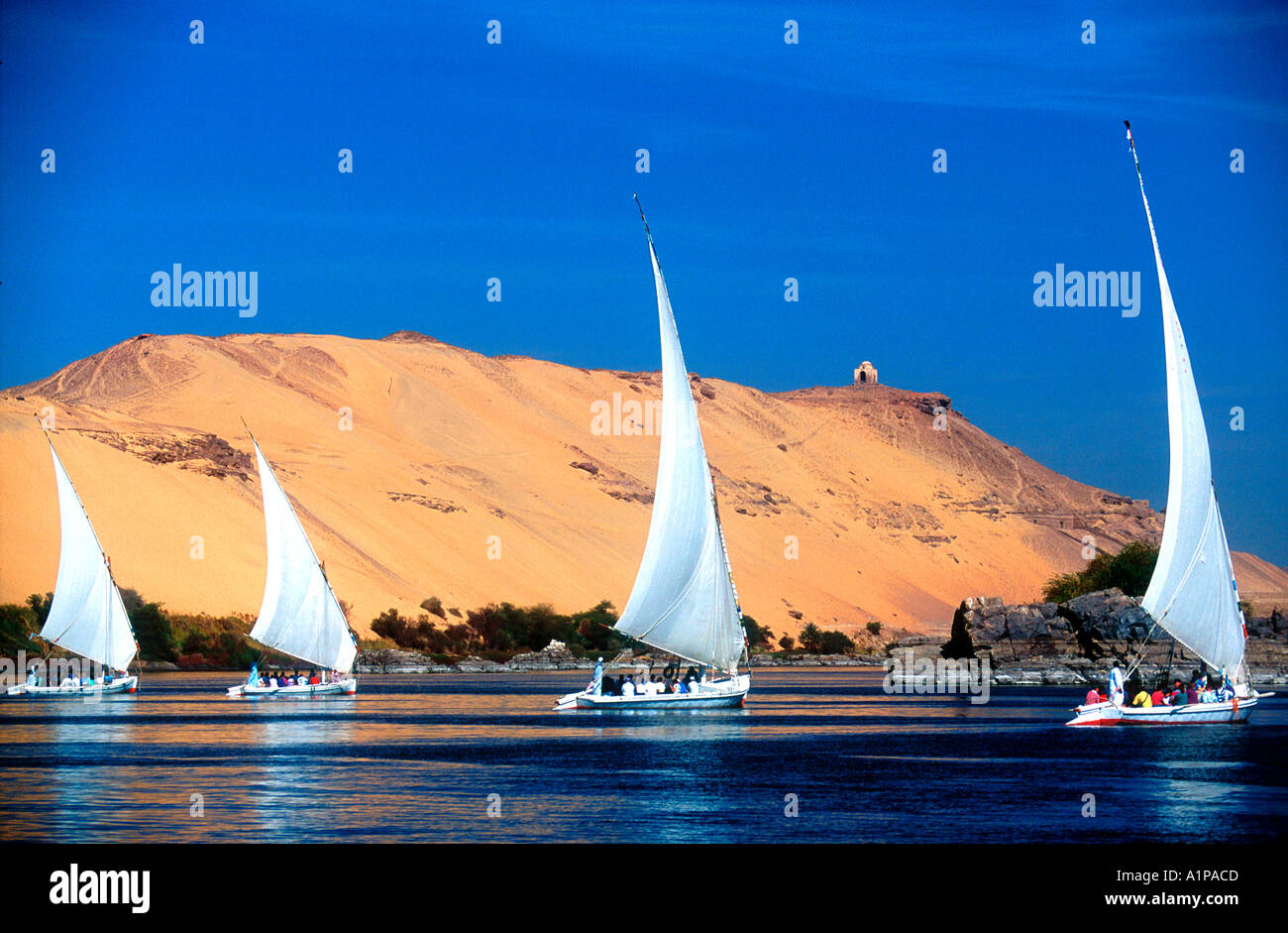 Traditional egyptian sailboats hi-res stock photography and images - Alamy