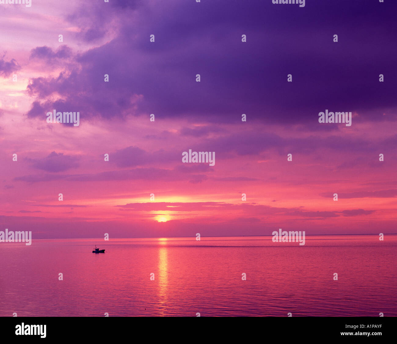 Scene sunset over sea hi-res stock photography and images - Alamy