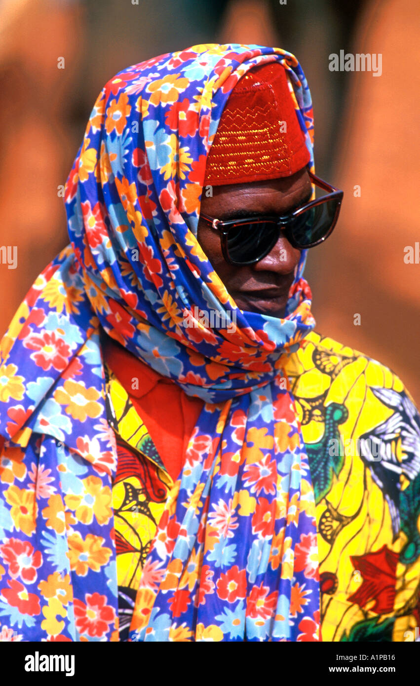 Man in traditional dress mali hi-res stock photography and images - Alamy