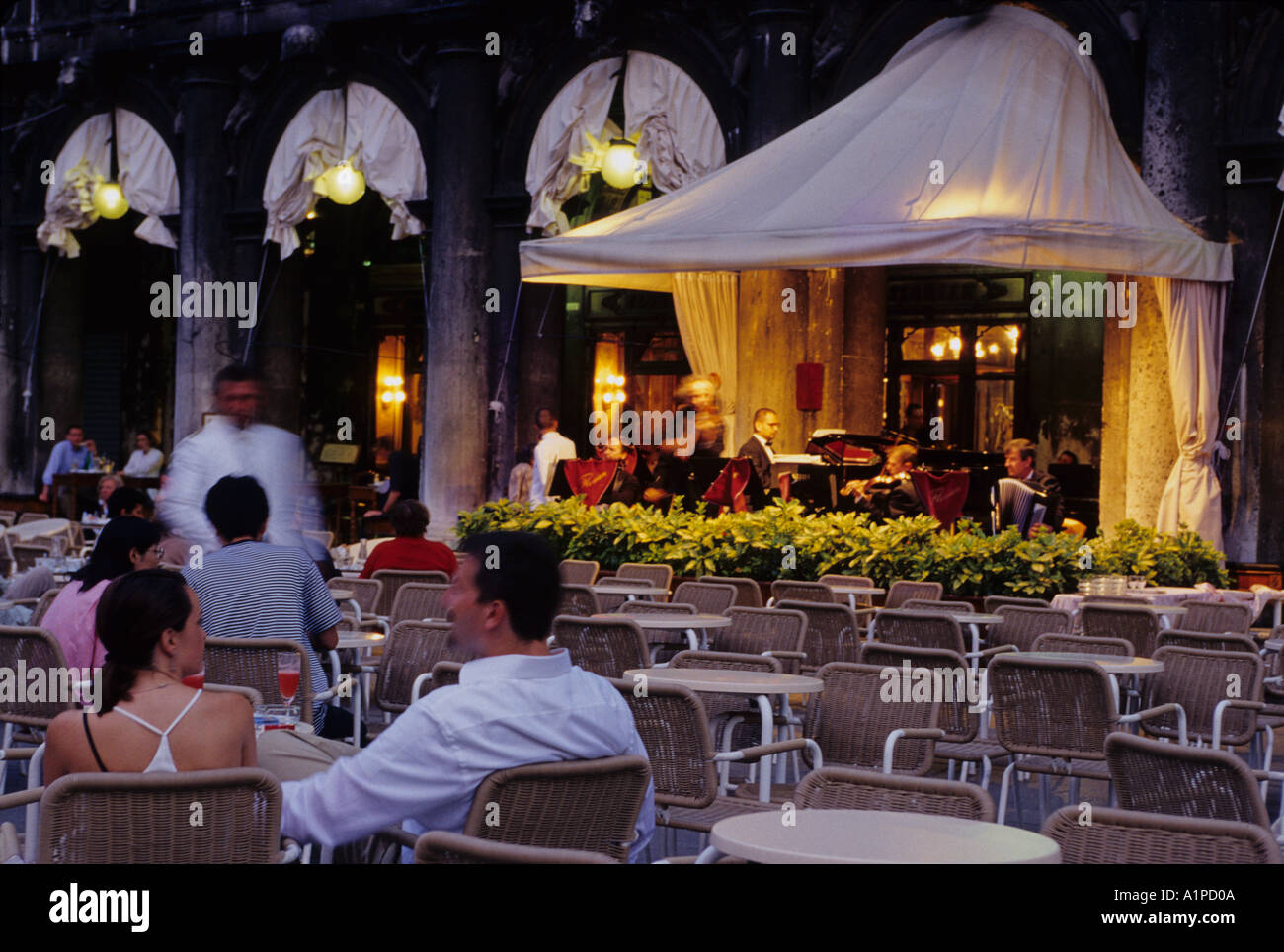 Venice orchestra hi-res stock photography and images - Alamy