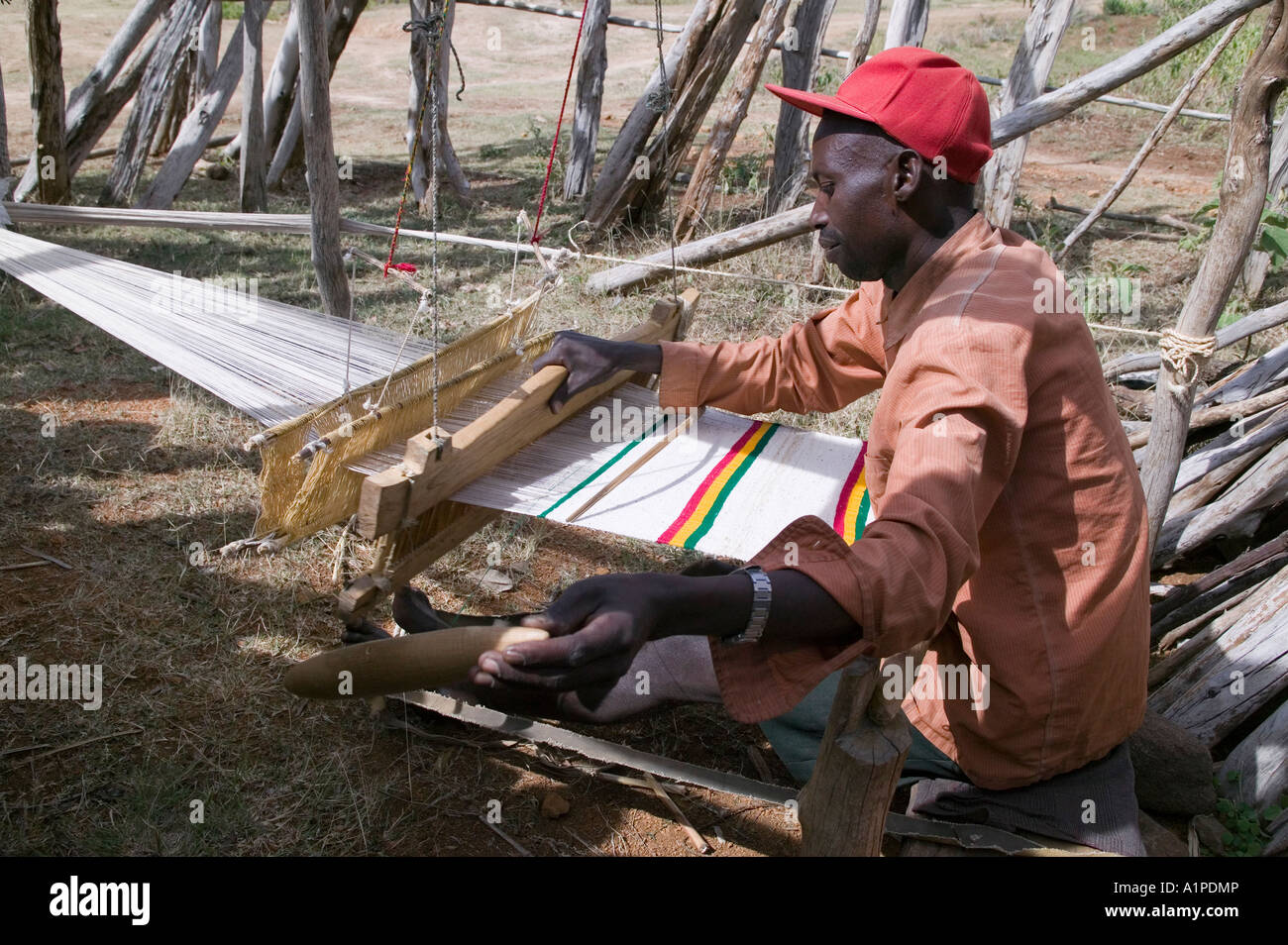Man weaving loom hi-res stock photography and images - Alamy